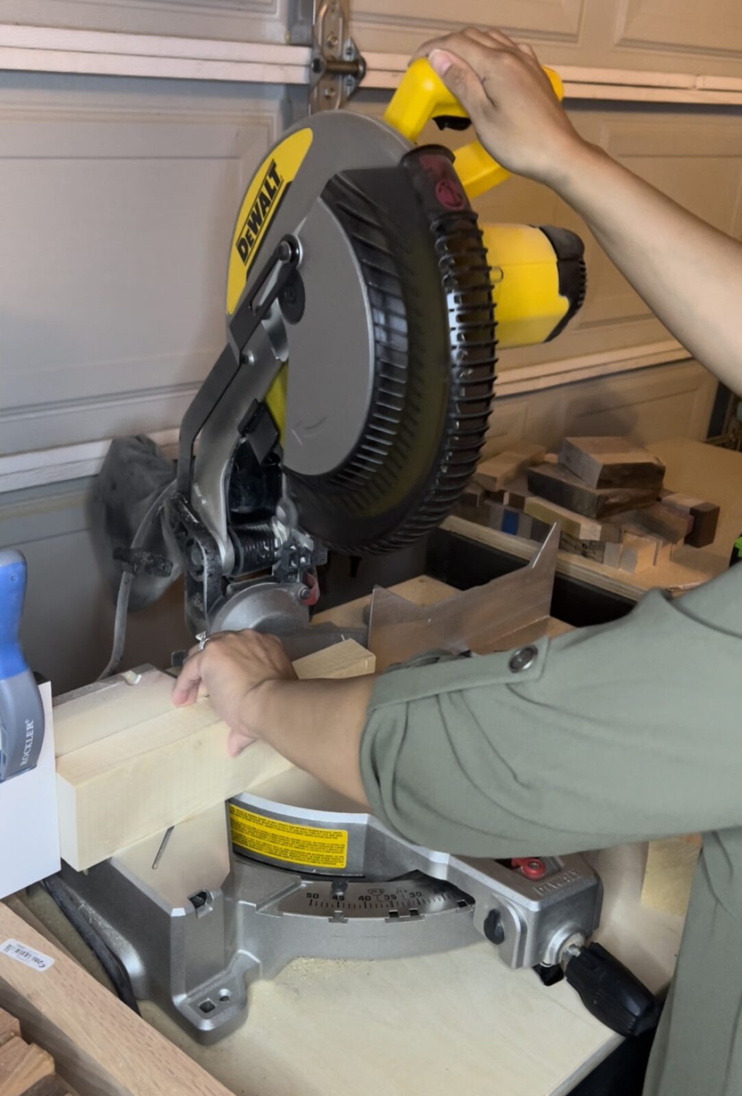 Build a Simple Stool - texasdiymama.com