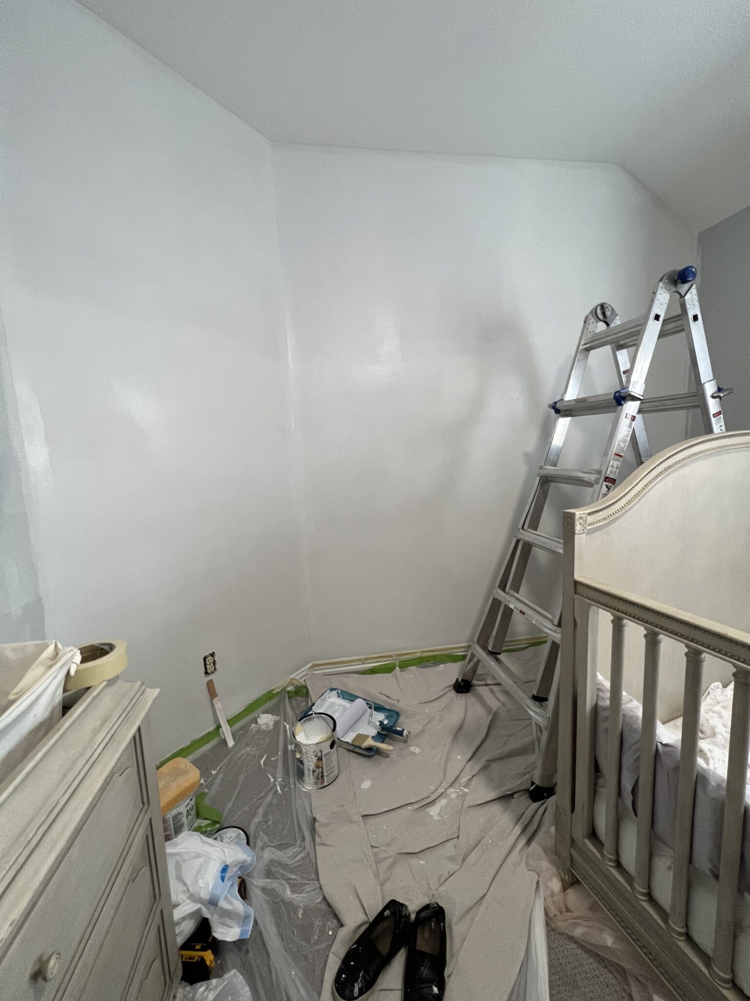 How to Skim Coat a Textured Wall - texasdiymama.com