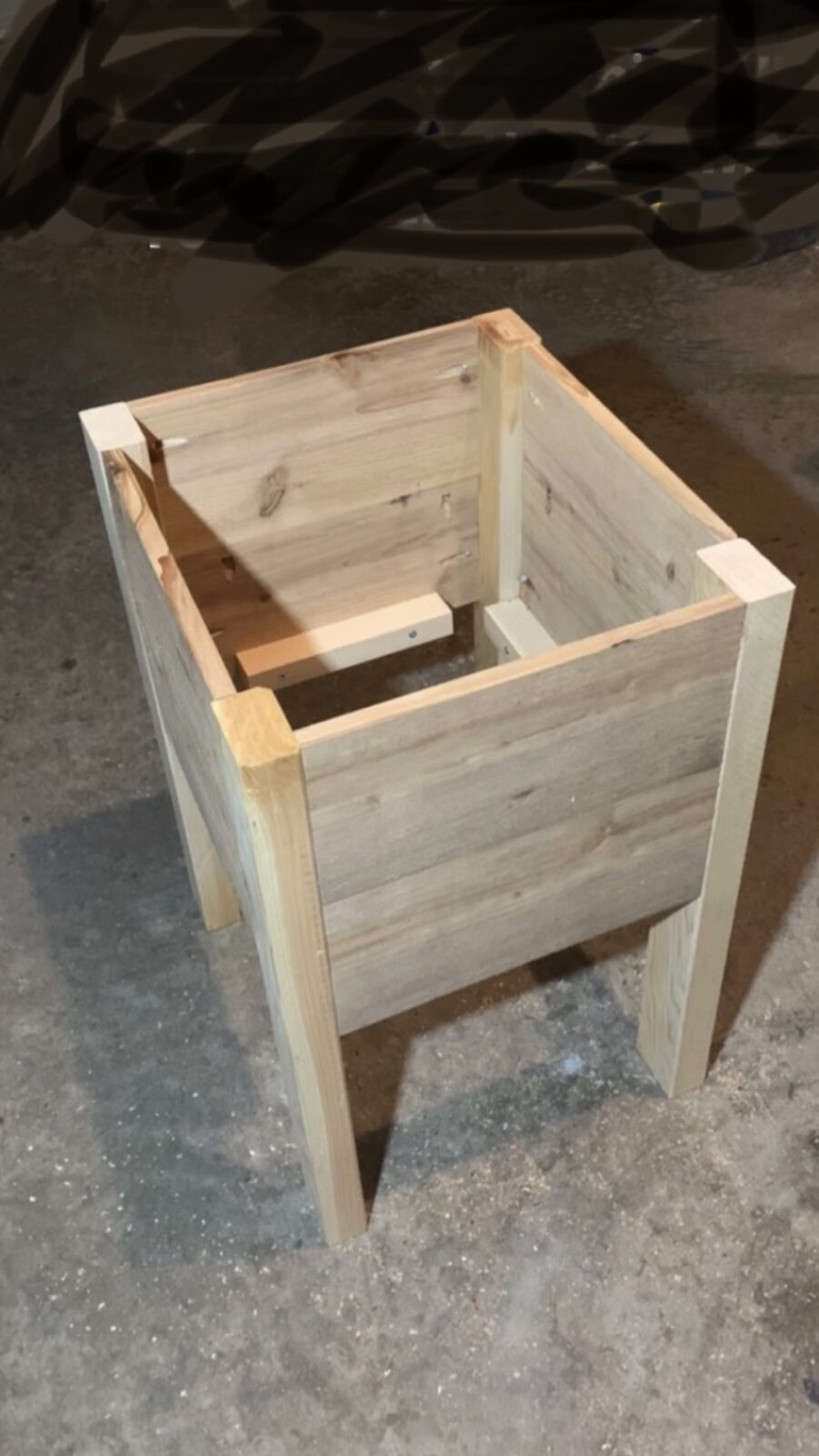 DIY Modern Planter - texasdiymama.com