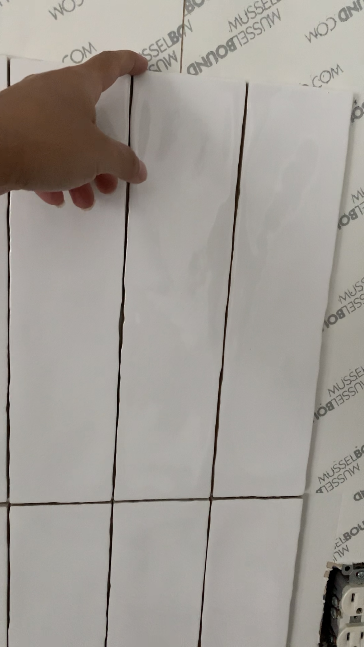 How to Install Tile Backsplash (the Easy Way) - texasdiymama.com