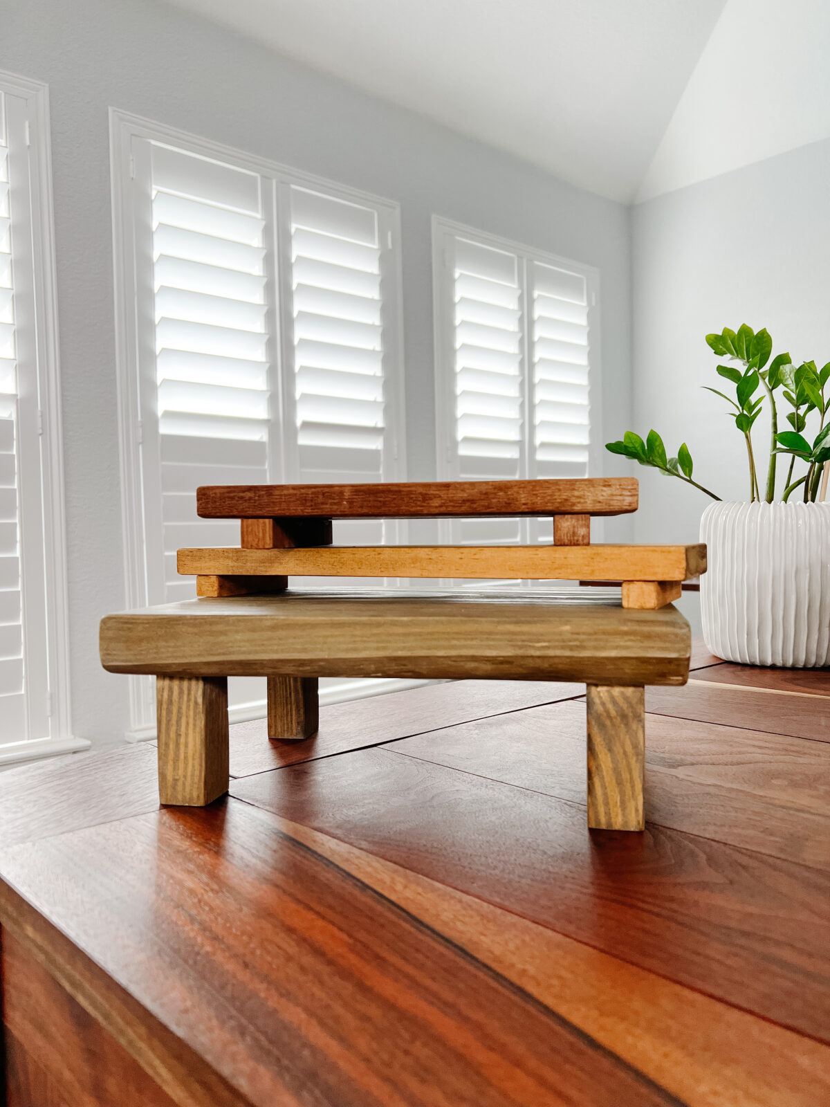 Wood Riser DIY - texasdiymama.com